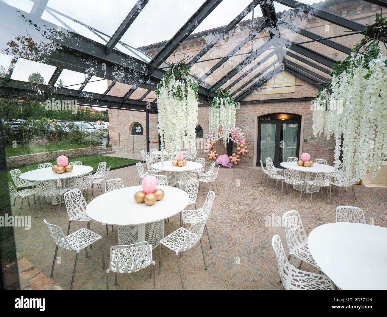 People and catering staff wearing face mask for covid protection at a ...