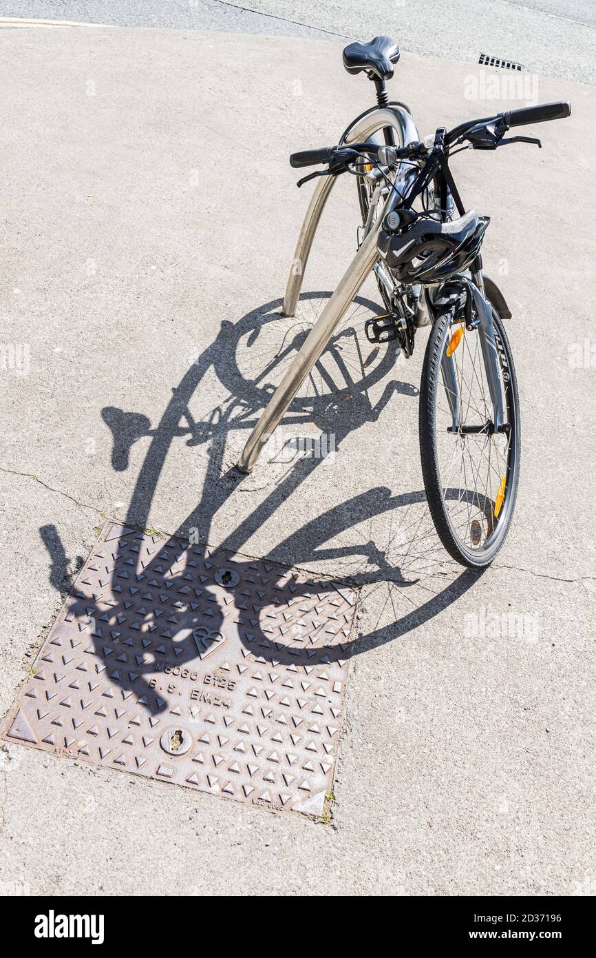 Pavement cycle rack hi-res stock photography and images - Alamy