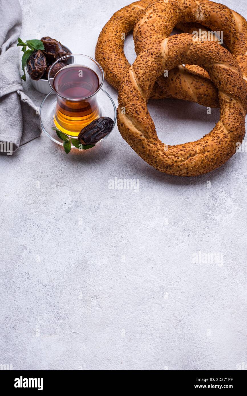 Traditional Turkish simit with sesame Stock Photo - Alamy