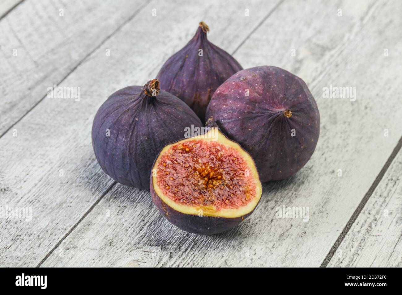Ripe sweet fresh sliced fig fruit Stock Photo - Alamy