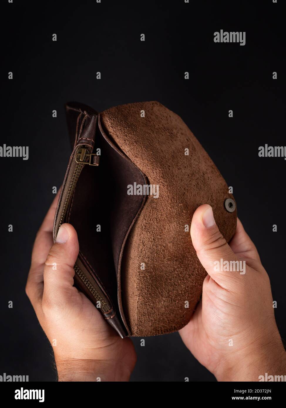 Empty wallet hands hi-res stock photography and images - Alamy