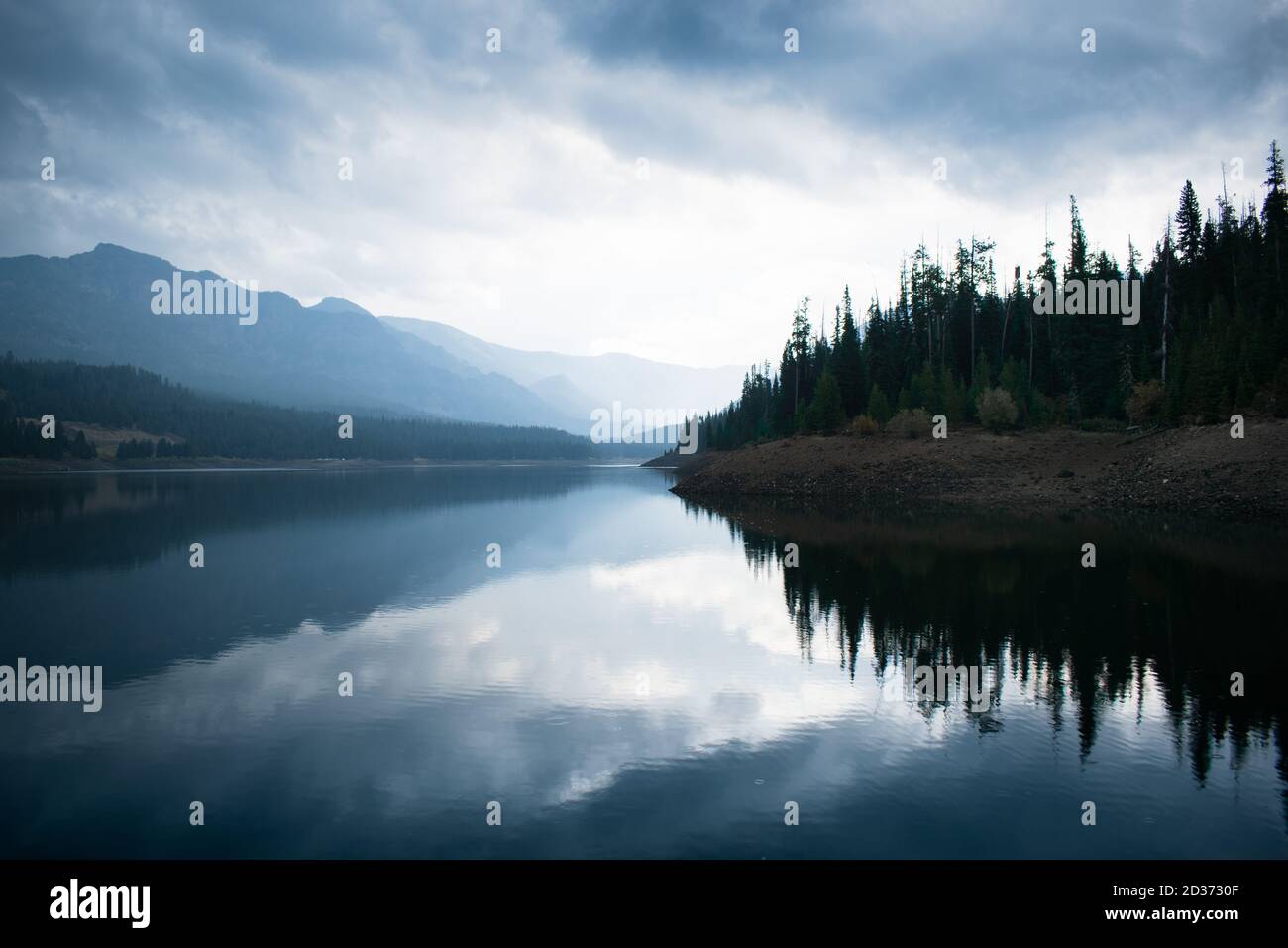 Hyalite lake hi-res stock photography and images - Alamy