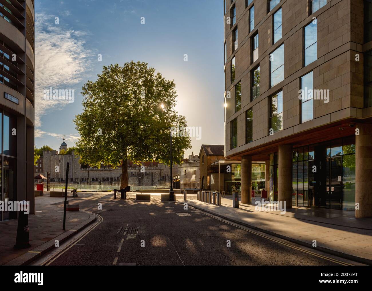 Medieval london street hi-res stock photography and images - Alamy