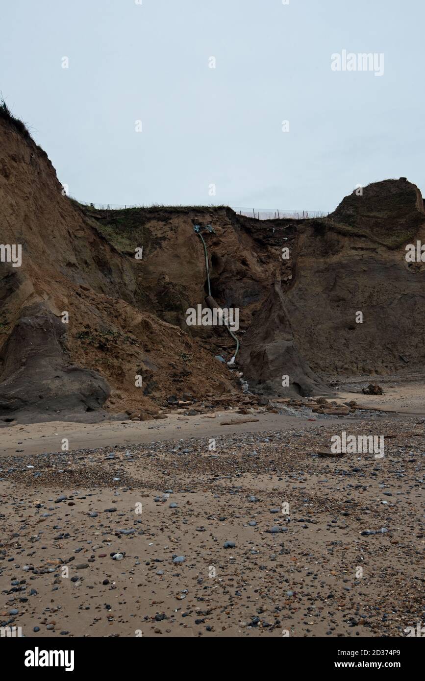 Crumbling clifftops hi-res stock photography and images - Alamy