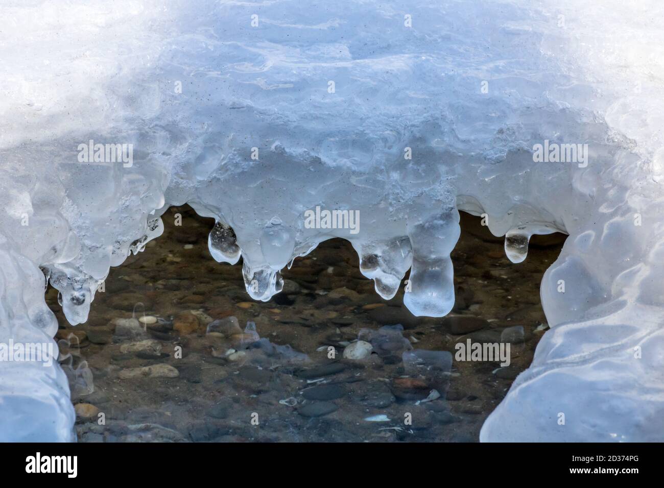 Icicles dripping hi-res stock photography and images - Alamy