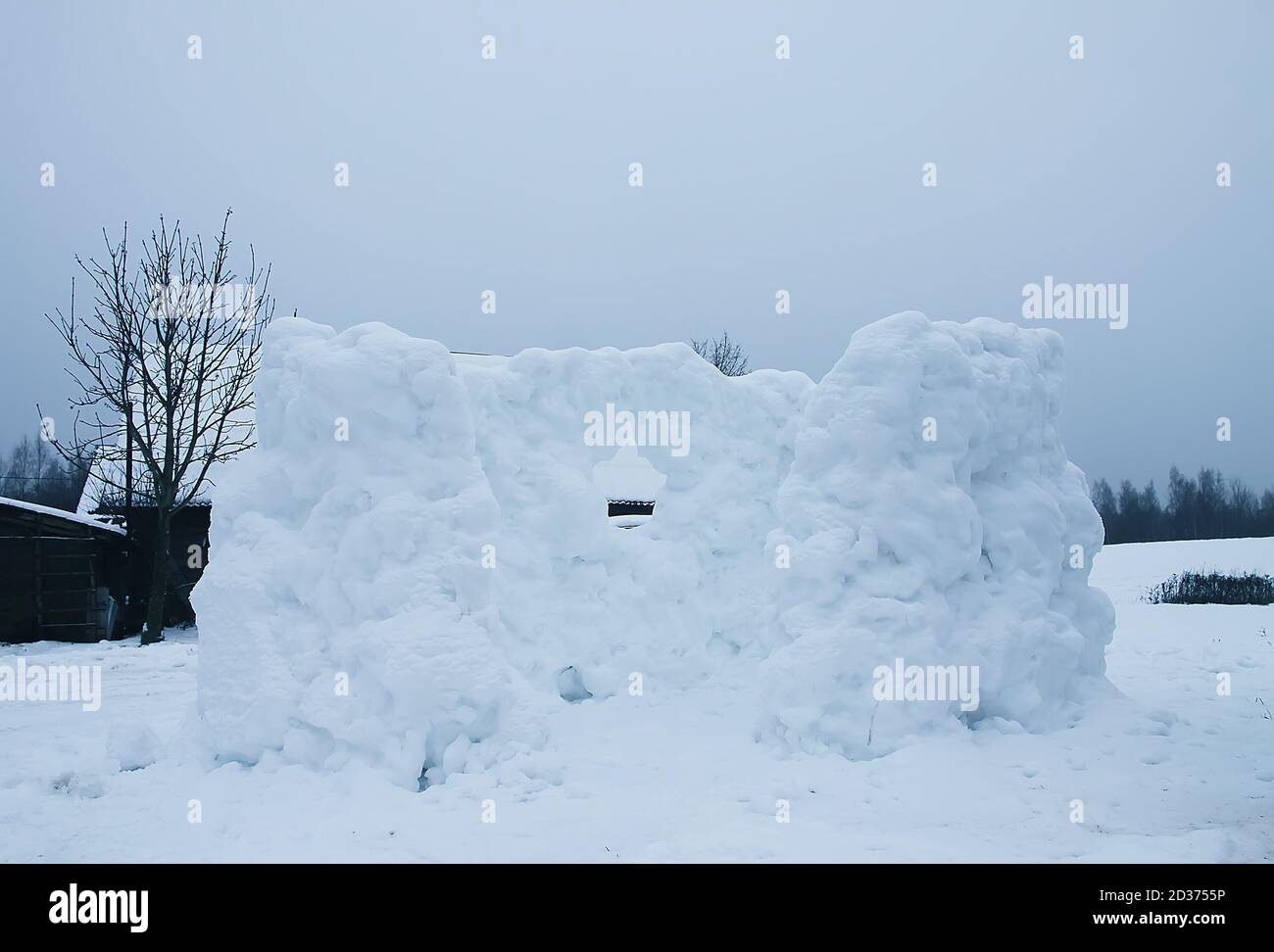 Wall made of snow on rural field Stock Photo - Alamy