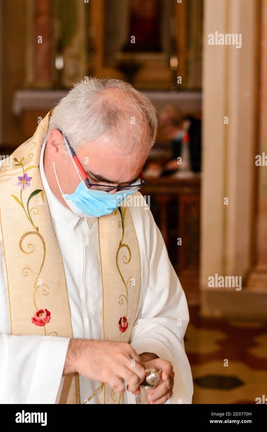 Christian group preaching jesus christianity hi-res stock photography ...