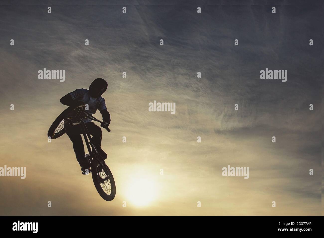 Bmx bike riding guy hi-res stock photography and images - Alamy