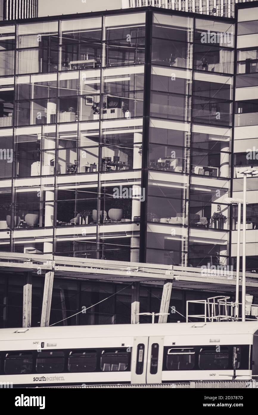 Glass construction vertical hi-res stock photography and images - Alamy