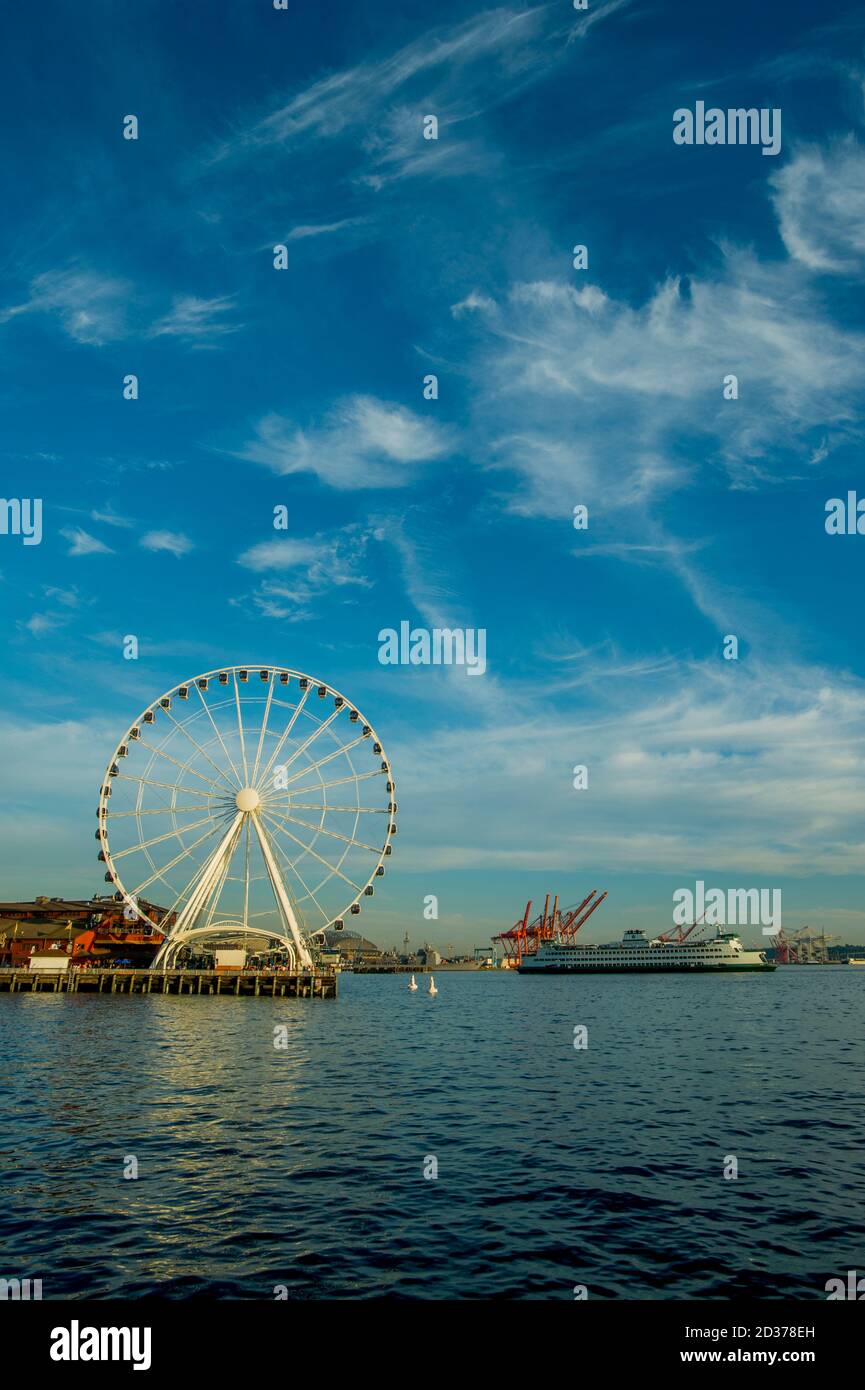 View from Seattle Waterfront Park of the Great Wheel (Ferris wheel) at ...
