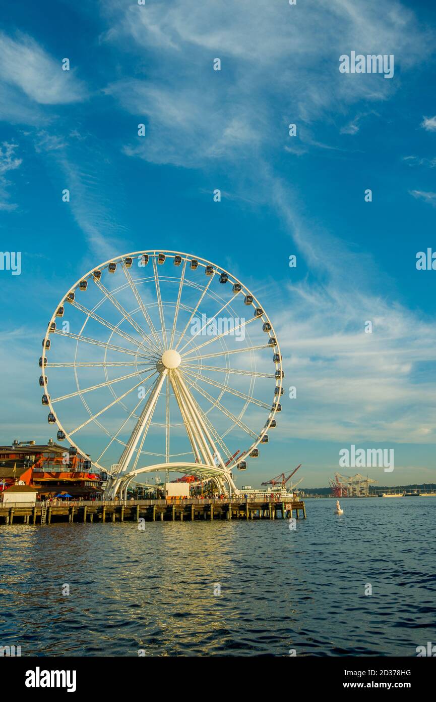 View from Seattle Waterfront Park of the Great Wheel (Ferris wheel) at ...