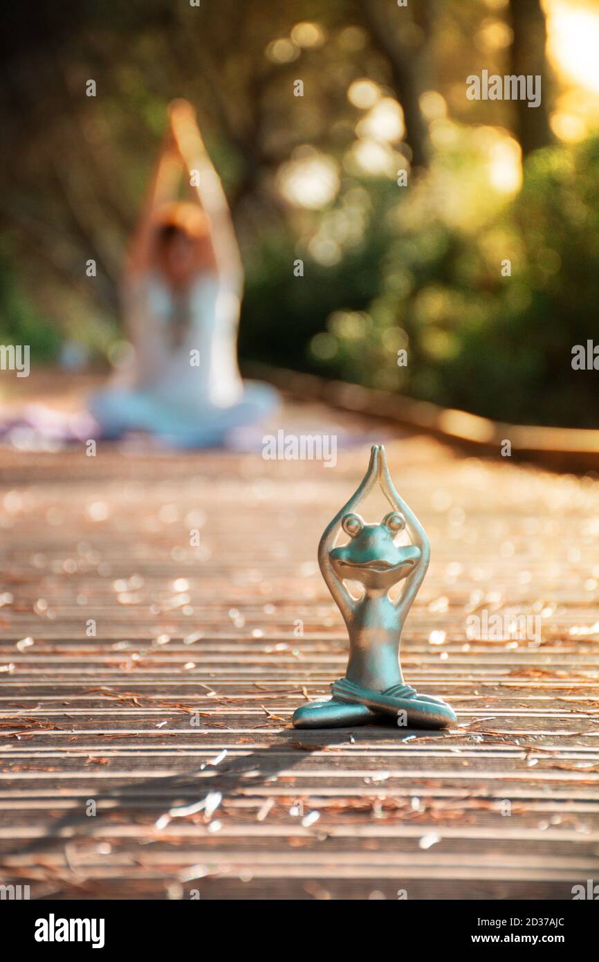 Foreground sitting female figure hi-res stock photography and images ...