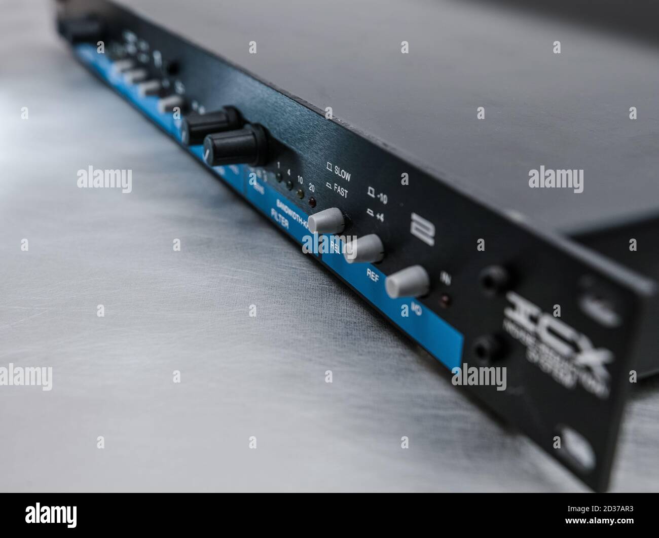 Noise cancelation hi-res stock photography and images - Alamy