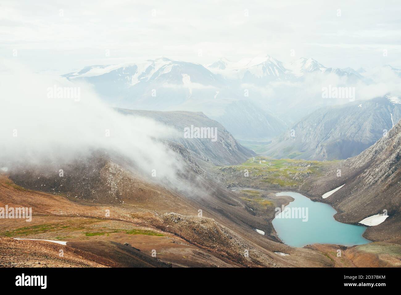 Flying low altitude above lake hi-res stock photography and images - Alamy