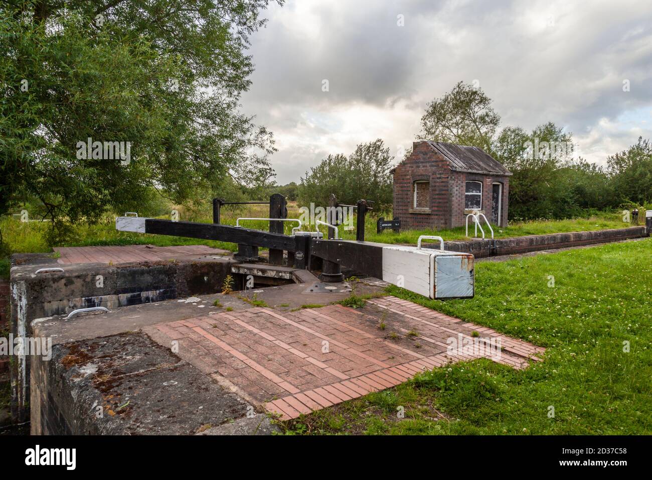 Aston Lock Gates and Keepers hut on a restored section of the ...