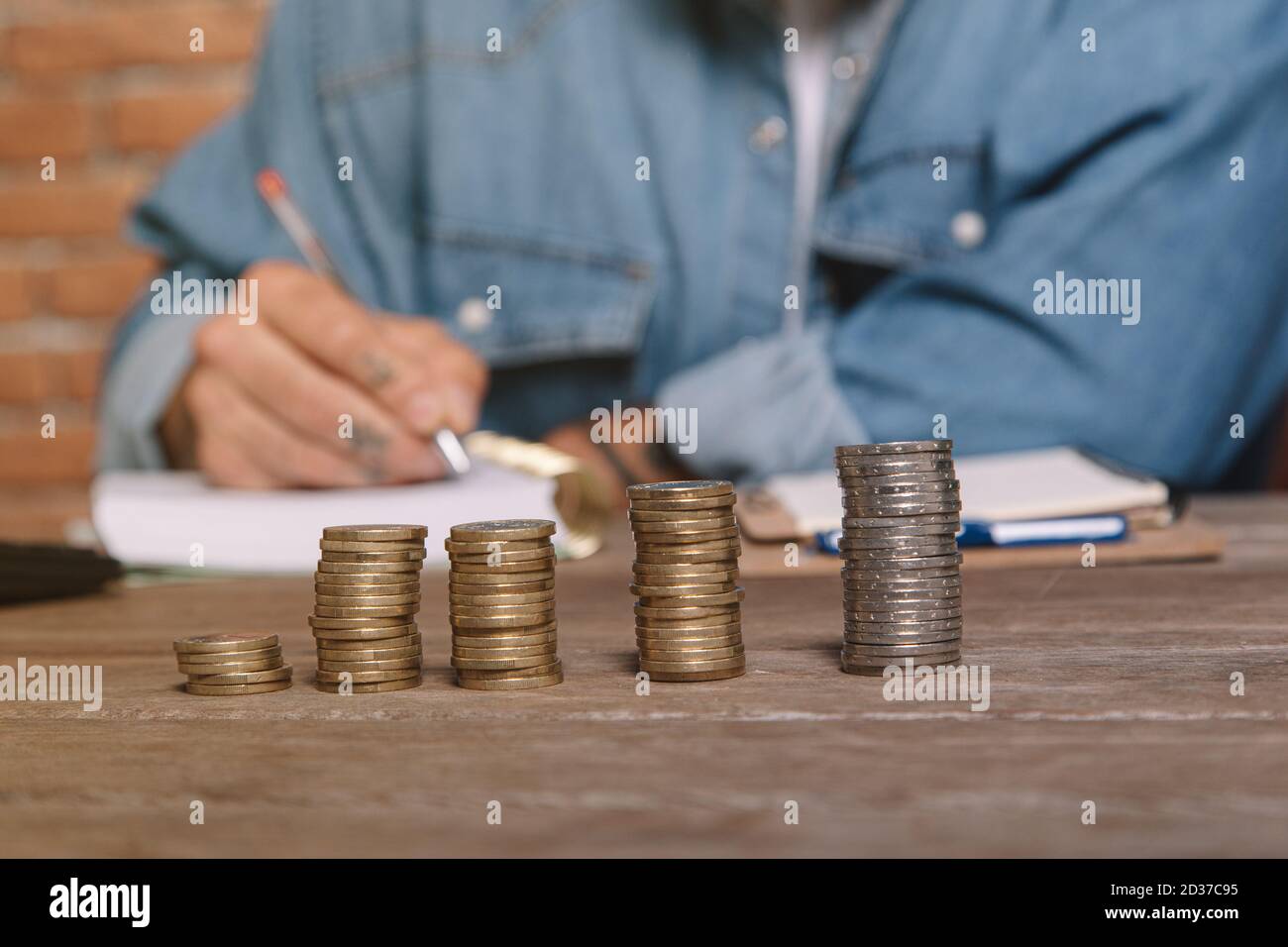 Expenses bill hi-res stock photography and images - Alamy