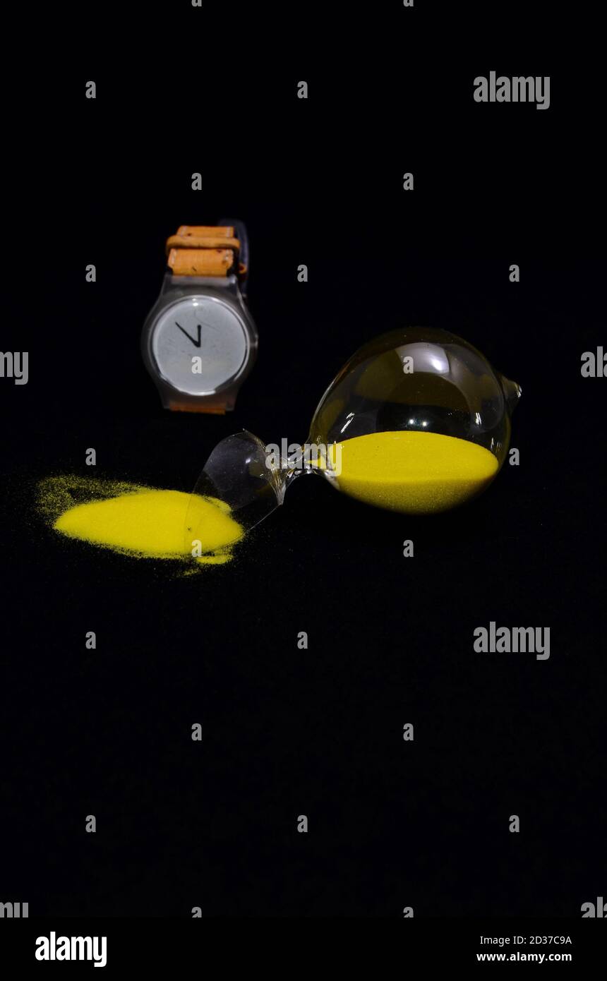 Broken Glass Hourglass Stock Photo - Alamy