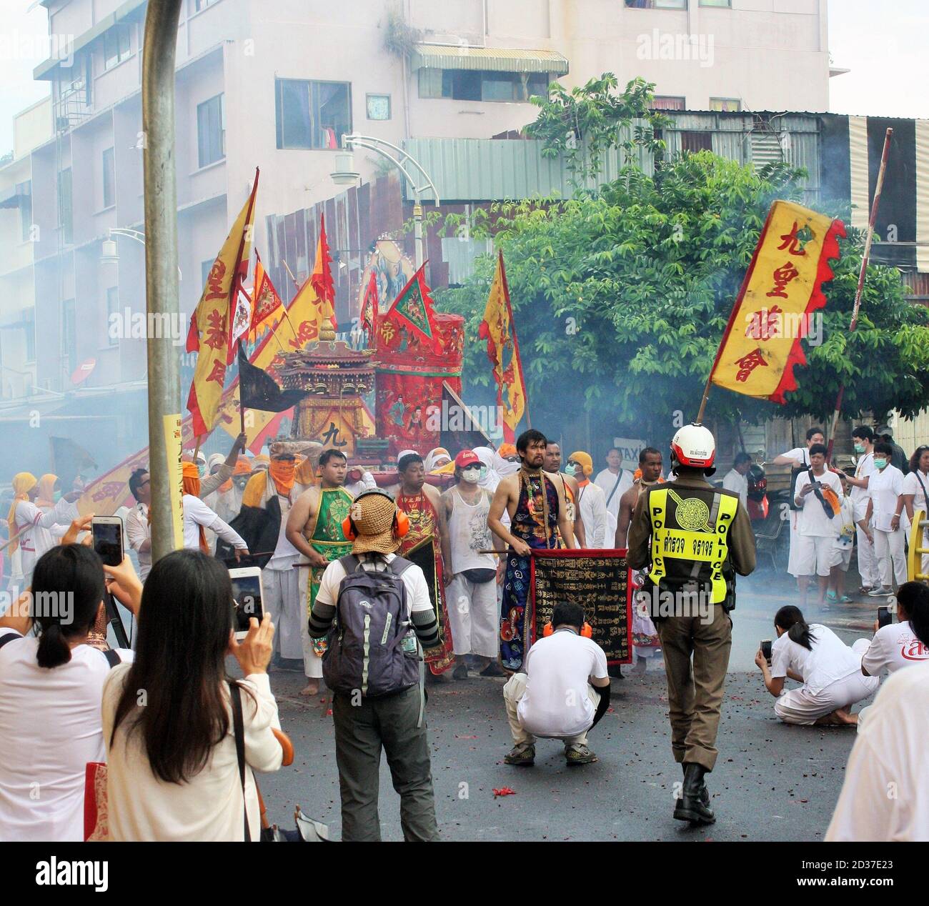 Parade with flags and banners hi-res stock photography and images - Alamy