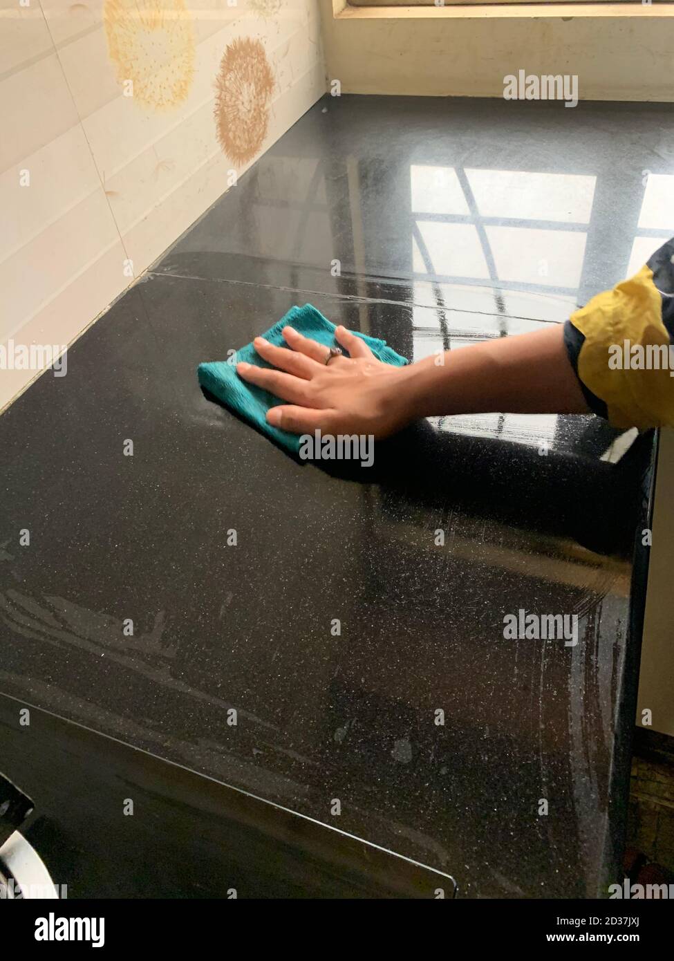 Black woman cleaning kitchen table hi-res stock photography and images ...