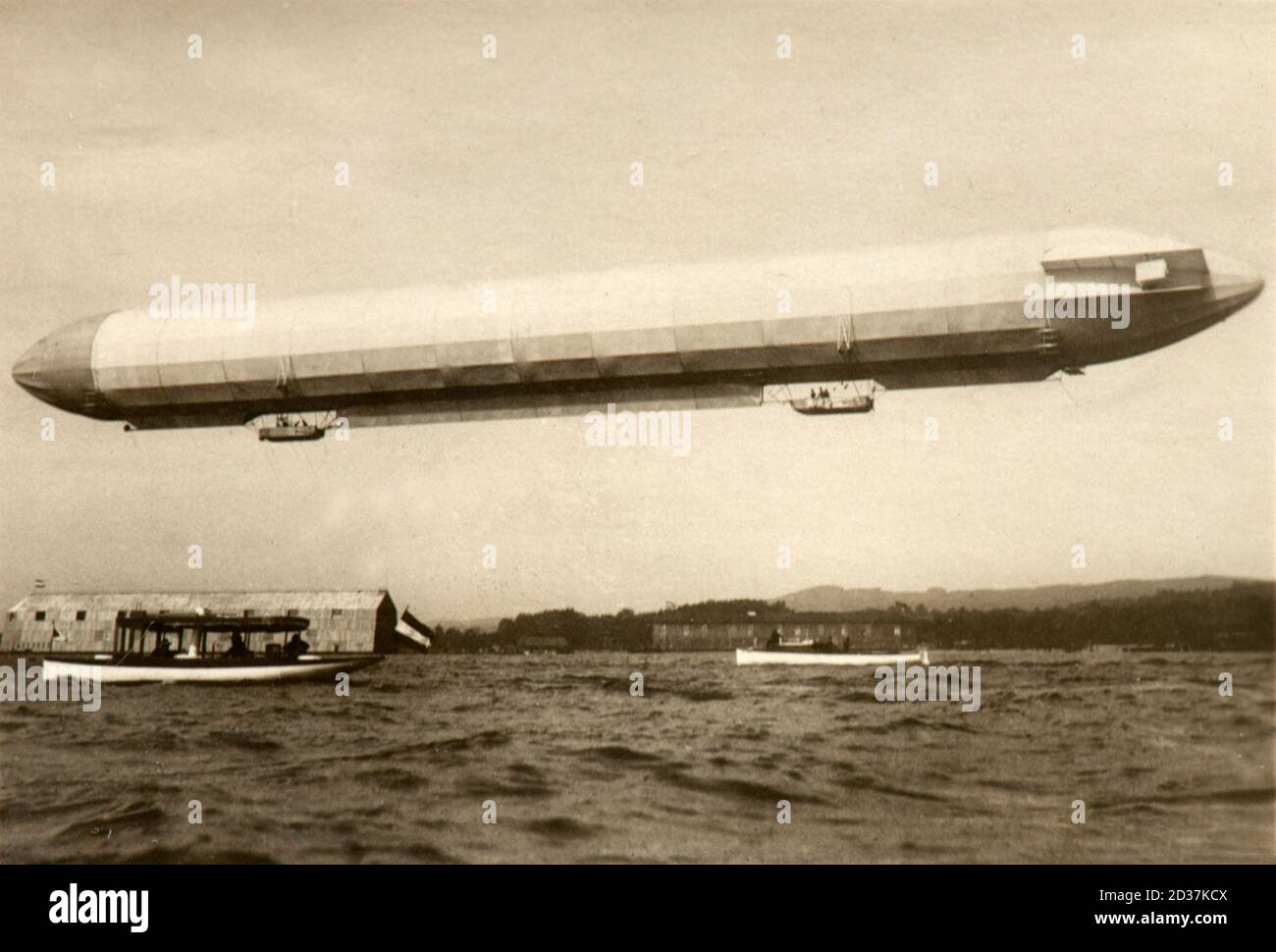 A Graf Zeppelin LZ3 airborne (1908 Stock Photo - Alamy