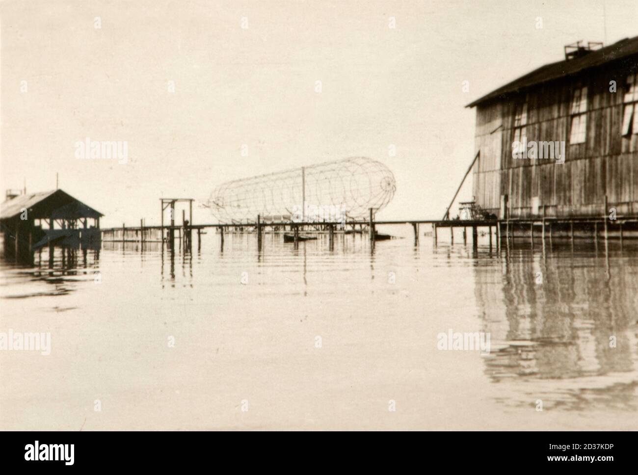 Zeppelin LZ 6 under construction, Germany, 1909 Stock Photo - Alamy