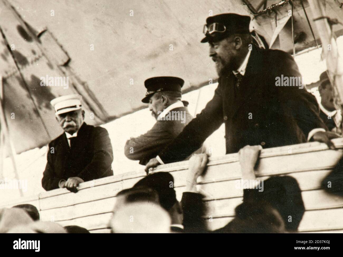 Graf Zeppelin and the pilot D. Eckner manager of the Luftschiffbau ...
