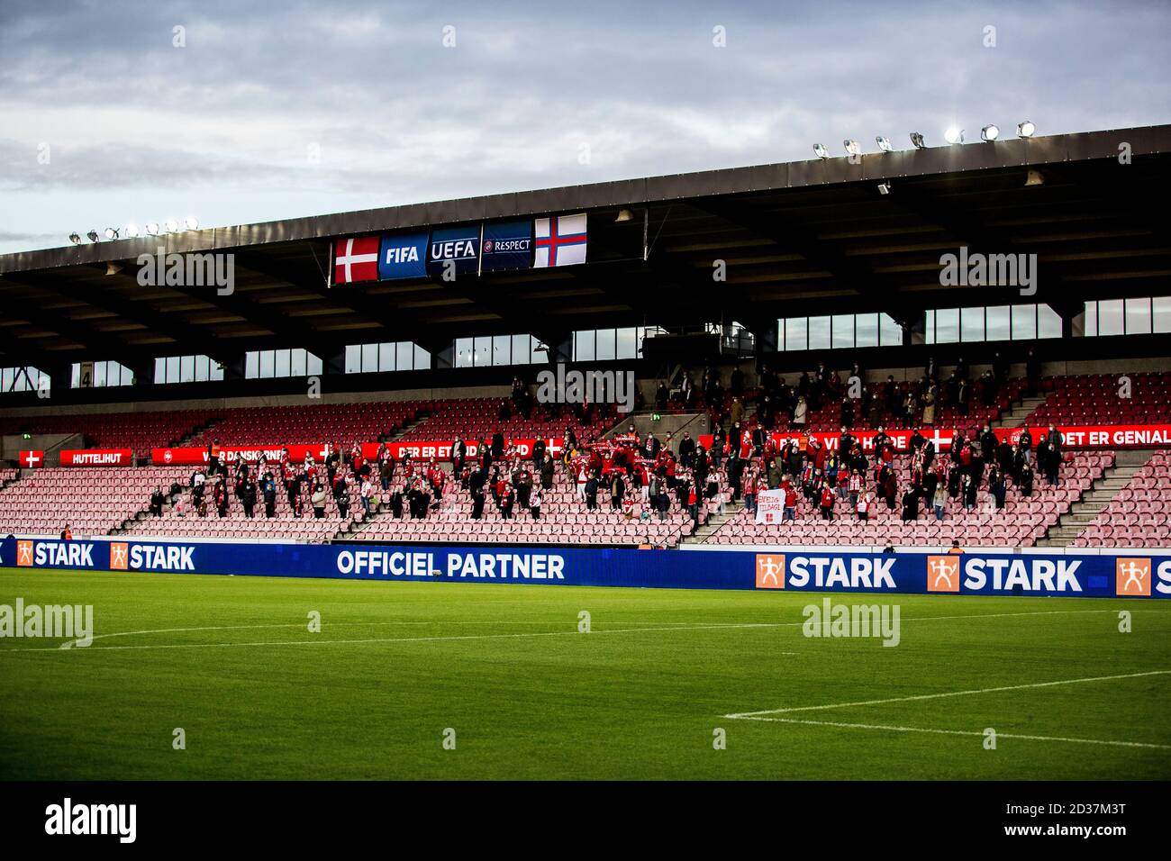 Herning, Denmark. 07th Oct, 2020. 207 football fans are watching the ...