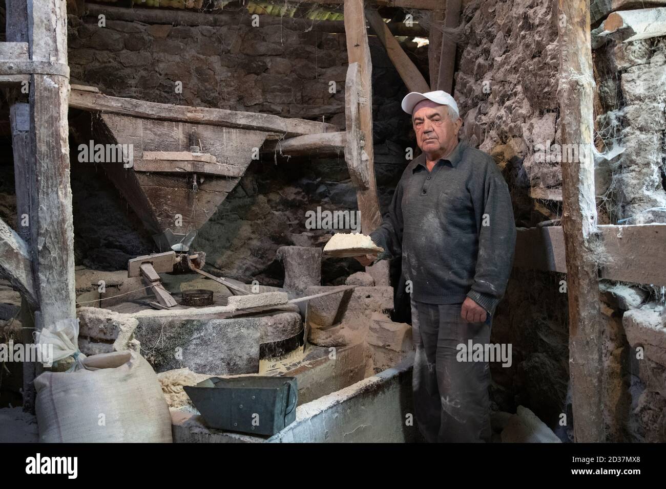 Medieval quern grain hi-res stock photography and images - Alamy
