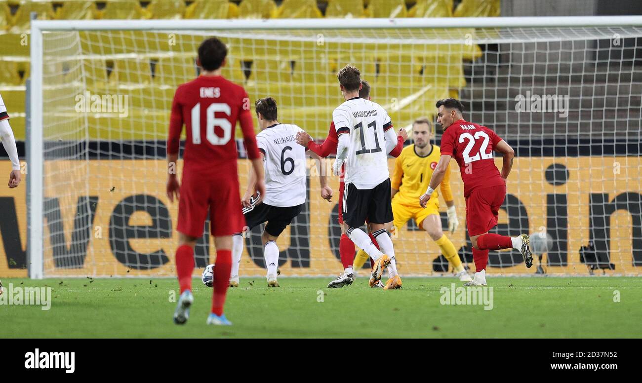 Cologne, Deutschland. 08th Oct, 2020. firo: 07.10.2020 Soccer: Soccer ...