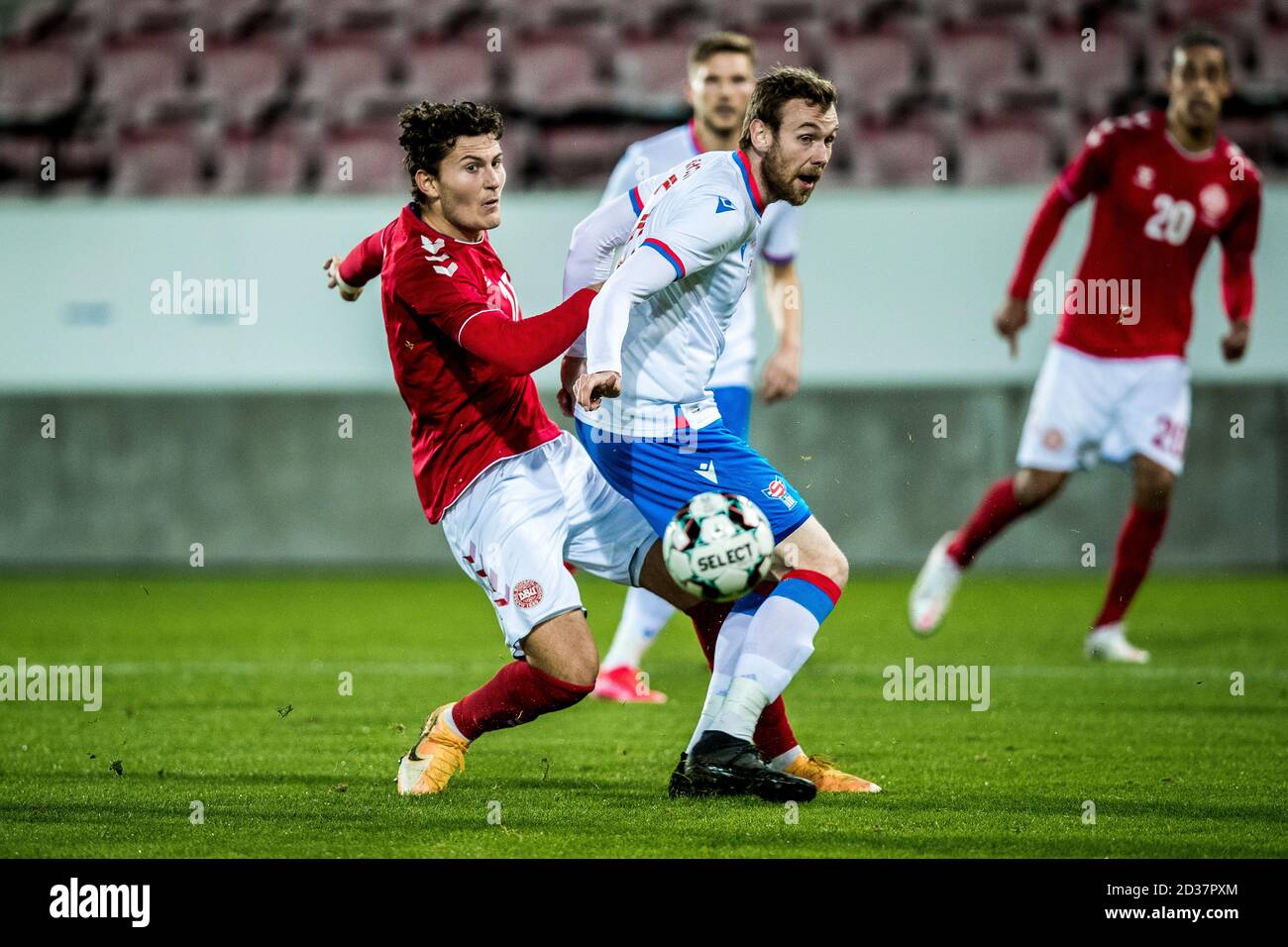 Herning, Denmark. 07th Oct, 2020. Jonas Wind (17) of Denmark and Hedin ...