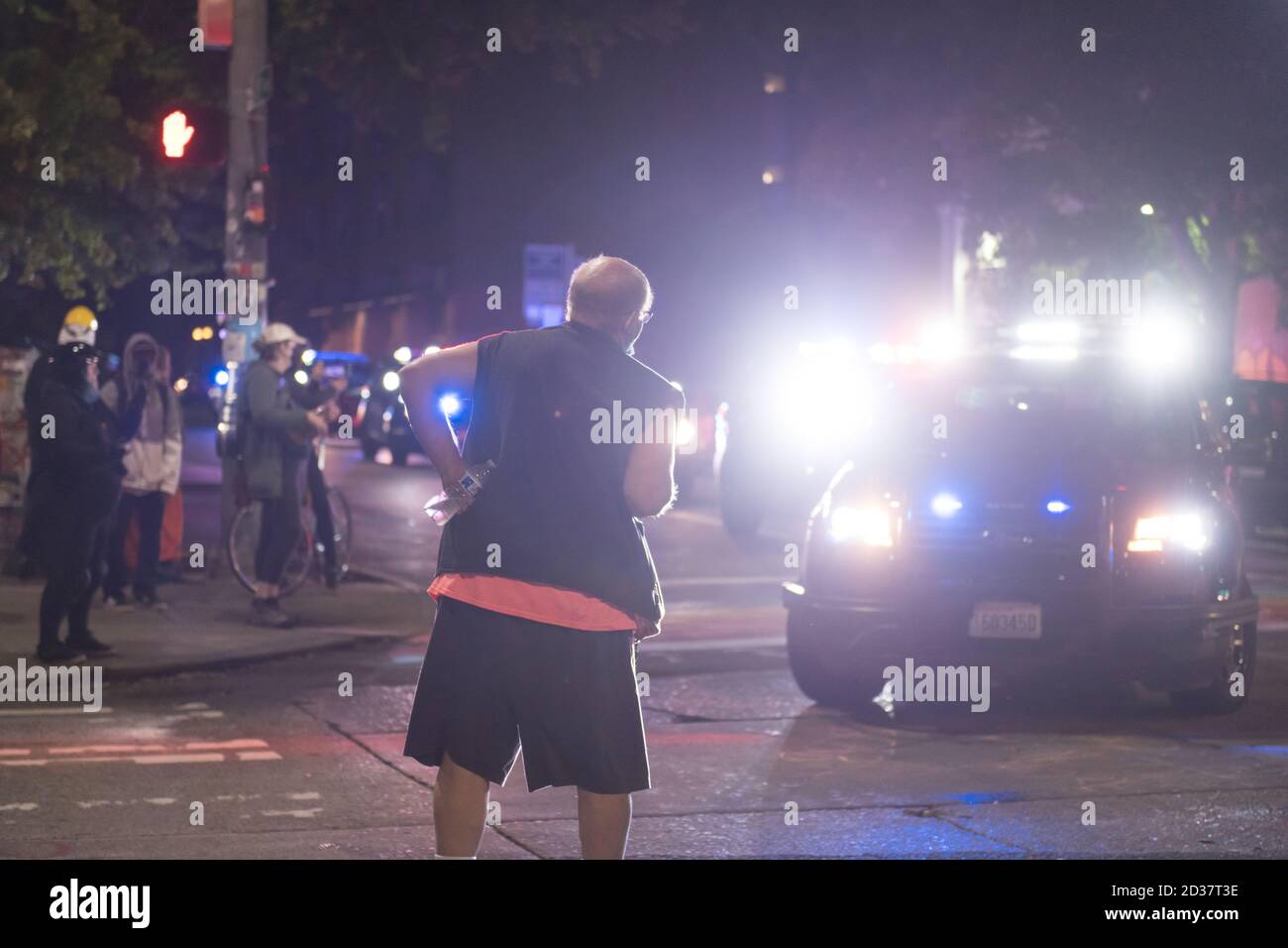 Seattle, USA. 26th Sep, 2020. Early in the evening a man in the street ...