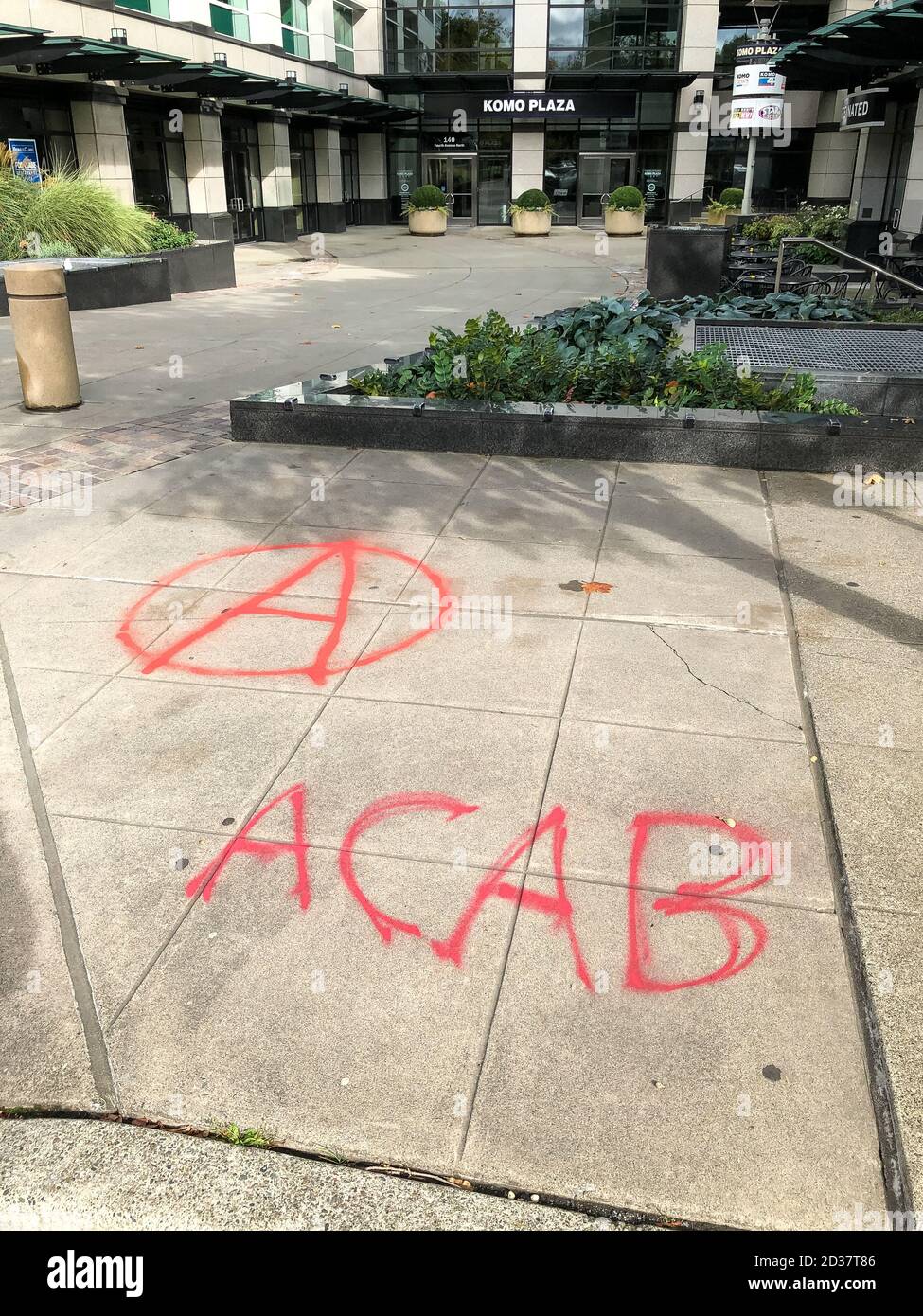 Komo news plaza hi-res stock photography and images - Alamy