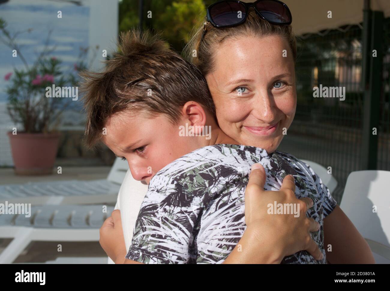 Comforting child hi-res stock photography and images - Alamy