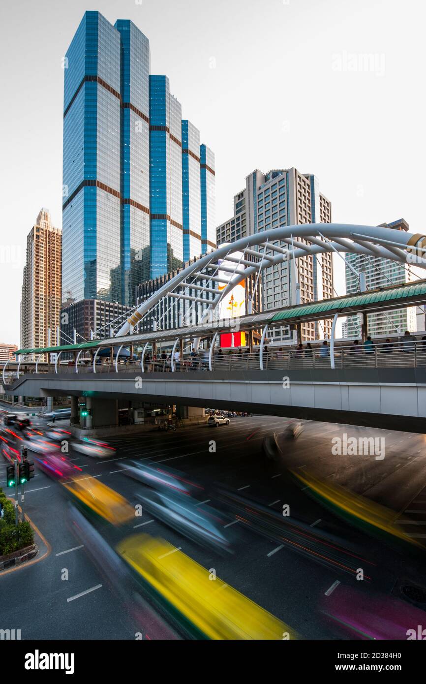 Chong Nonsi pedestrian bridge in Bangkok's Sathorn area Stock Photo - Alamy