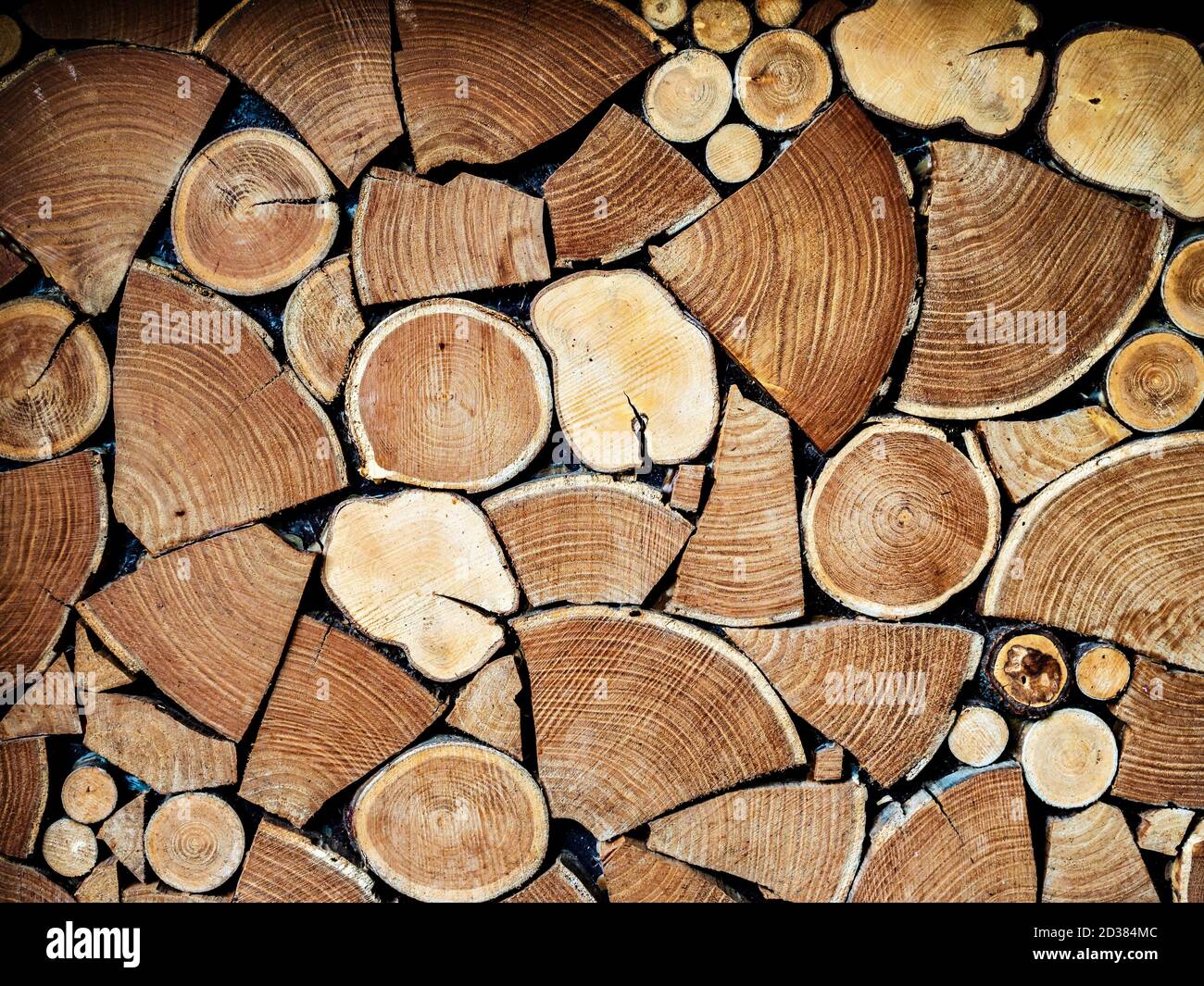 A repeating rhythmic background made from pieces of sawn wood ...