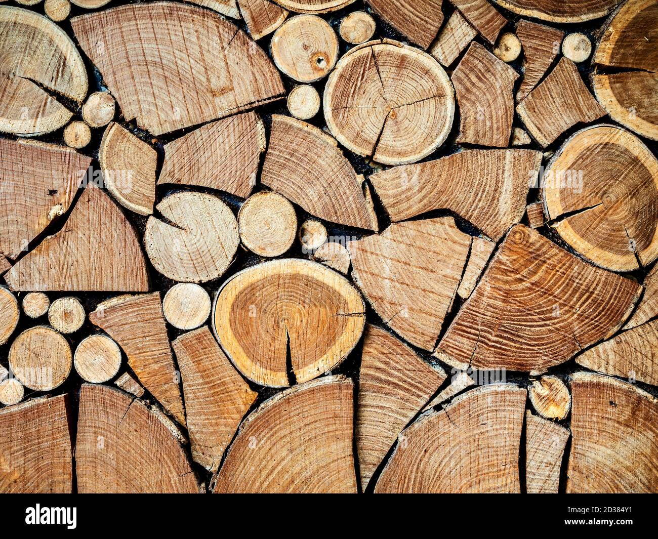 A repeating rhythmic background made from pieces of sawn wood ...
