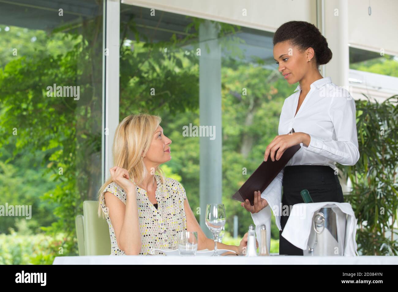 a waitress taking the order Stock Photo - Alamy