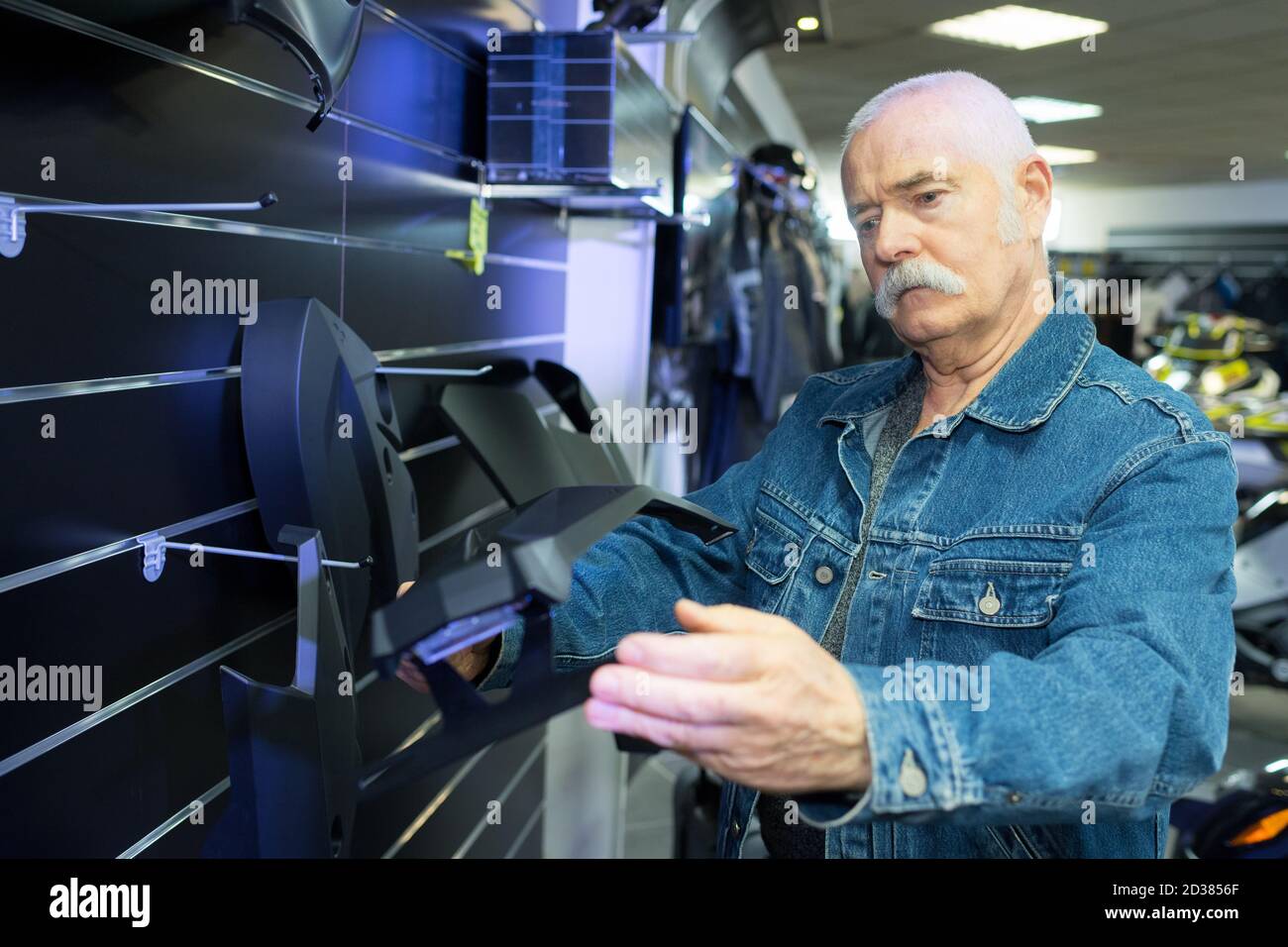 senior man at a shop Stock Photo - Alamy