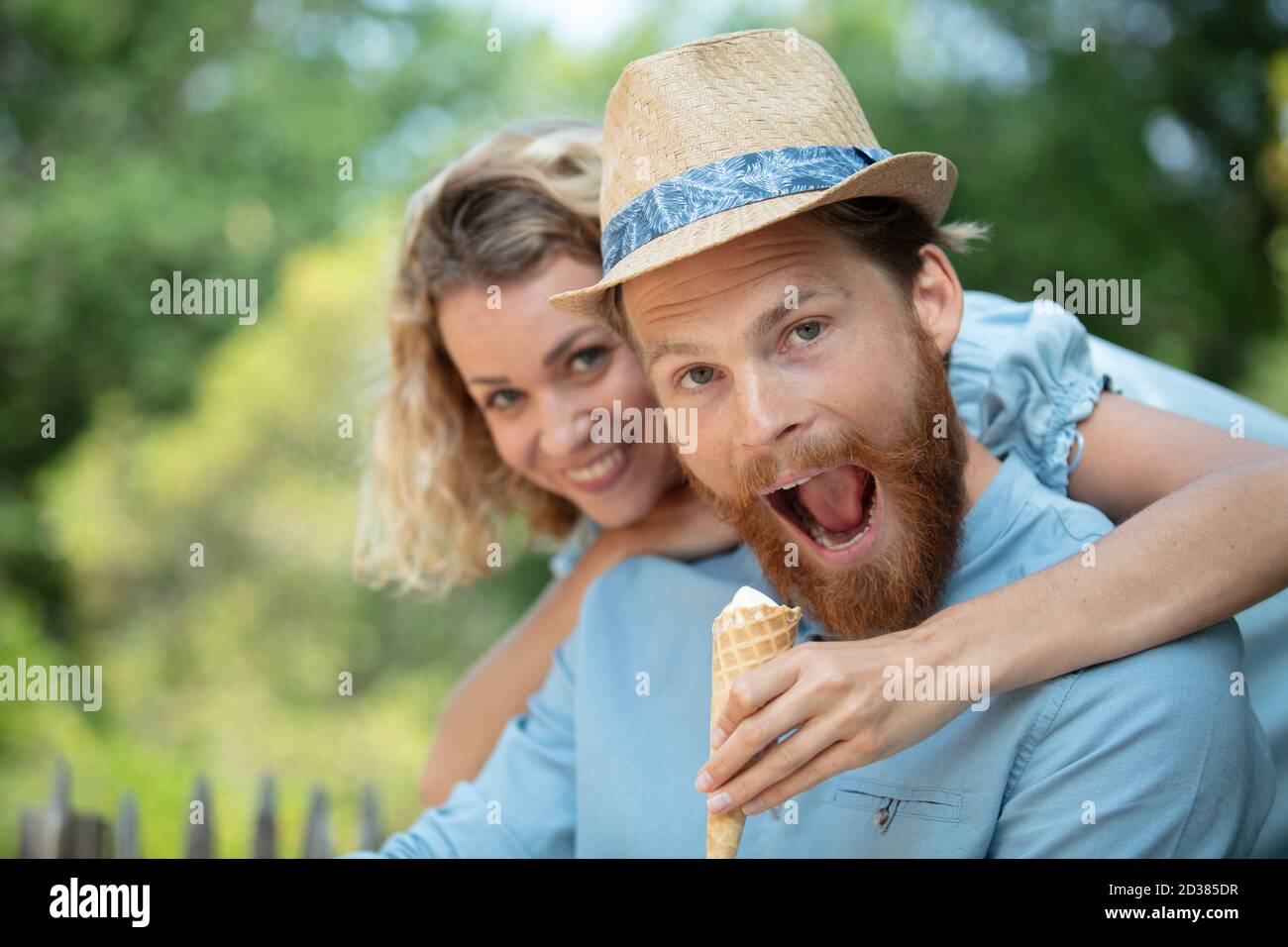 romantic couple eating ice cream at park Stock Photo - Alamy