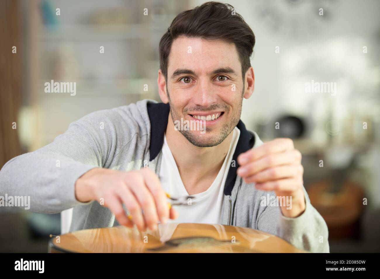 Broken guitar string hi-res stock photography and images - Alamy Broken guitar string hi-res stock photography and images - Alamy