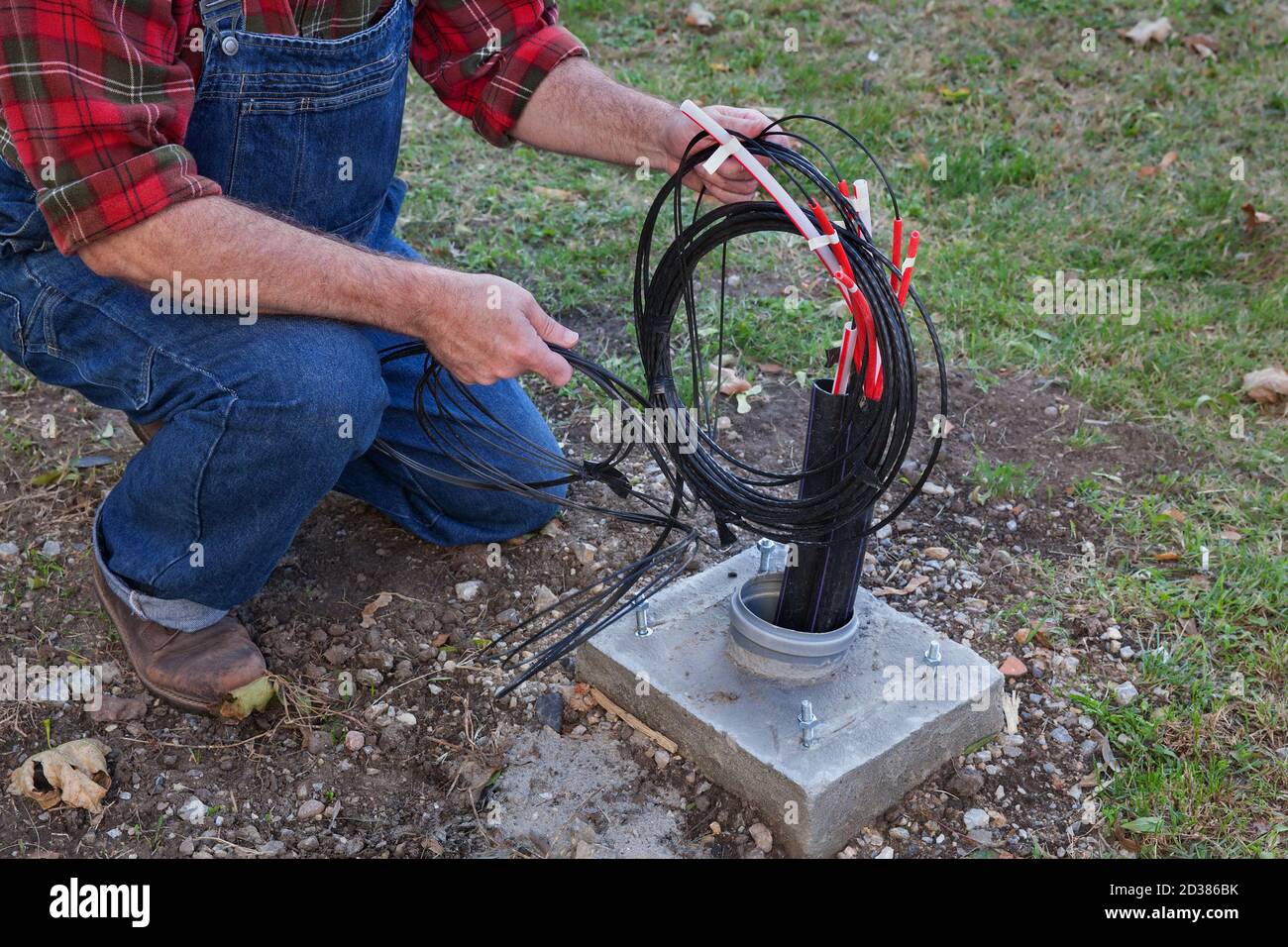 Laying fiber optic cable hi-res stock photography and images - Alamy
