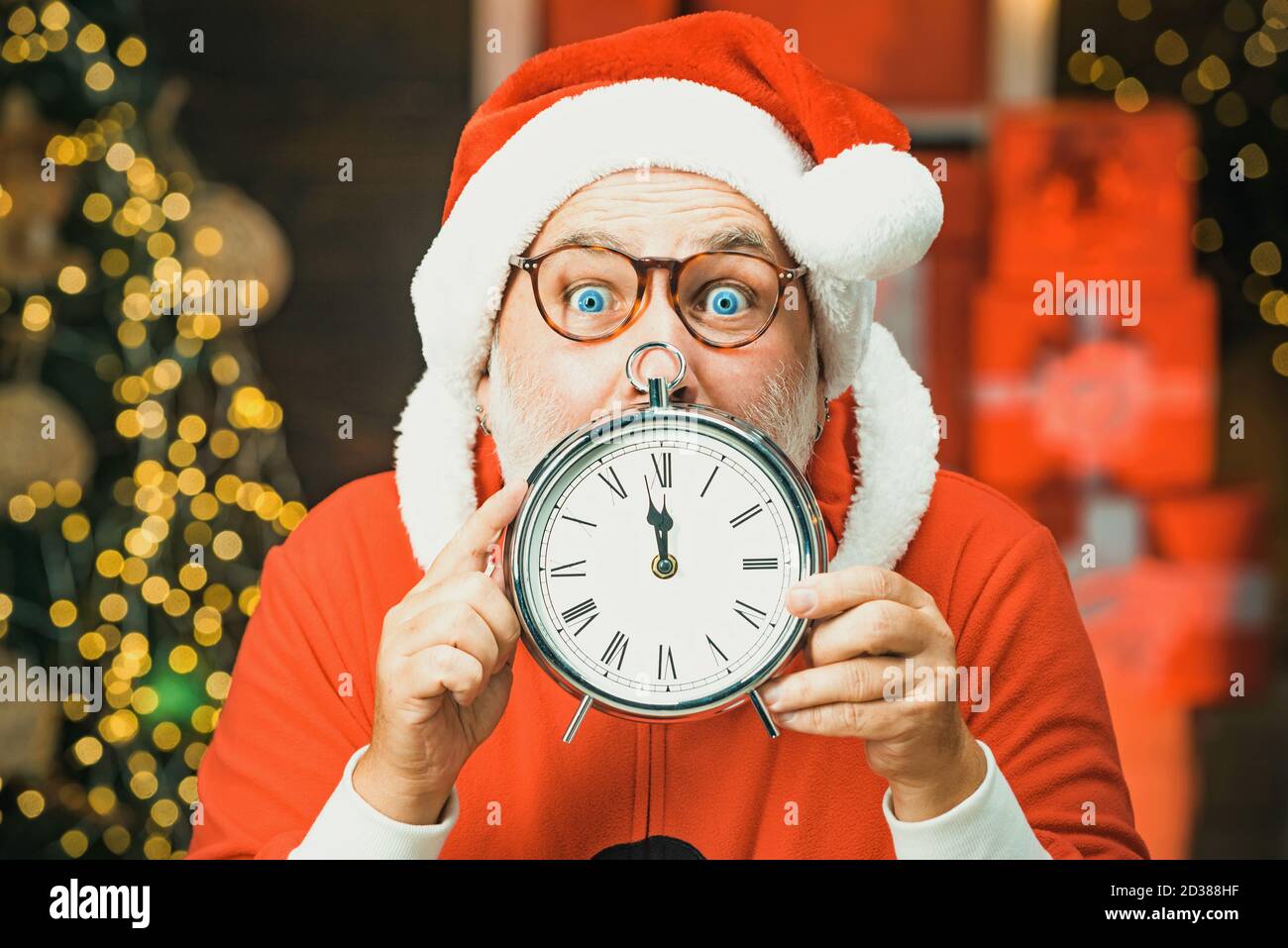 Real clocks hi-res stock photography and images - Alamy