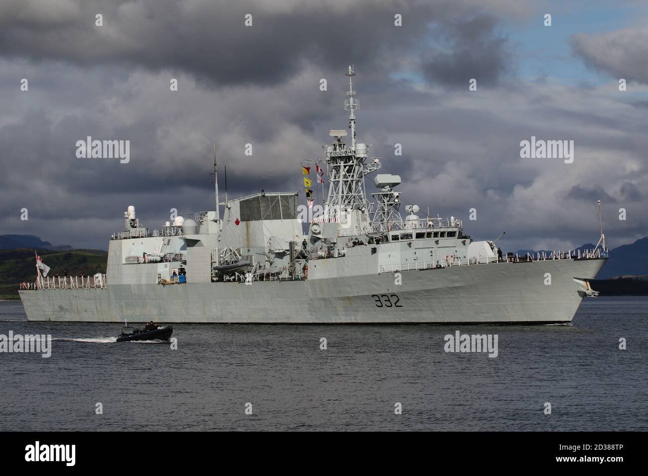 HMCS Ville de Quebec (FFH-332), a Halifax-class (or City-class) frigate ...