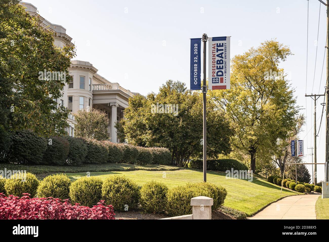 Curb event center hi-res stock photography and images - Alamy