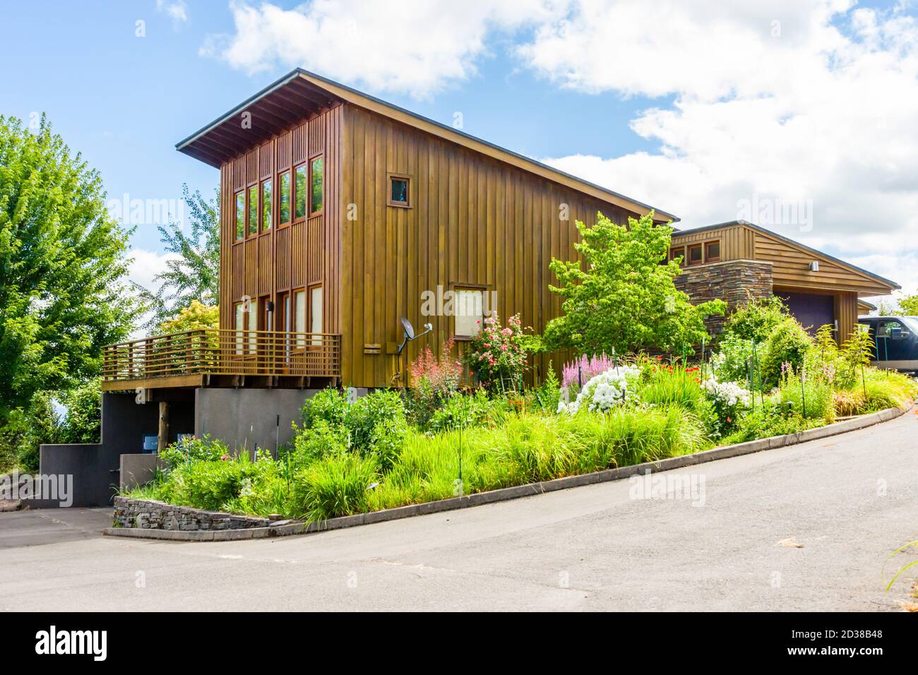 Guest wing hi-res stock photography and images - Alamy