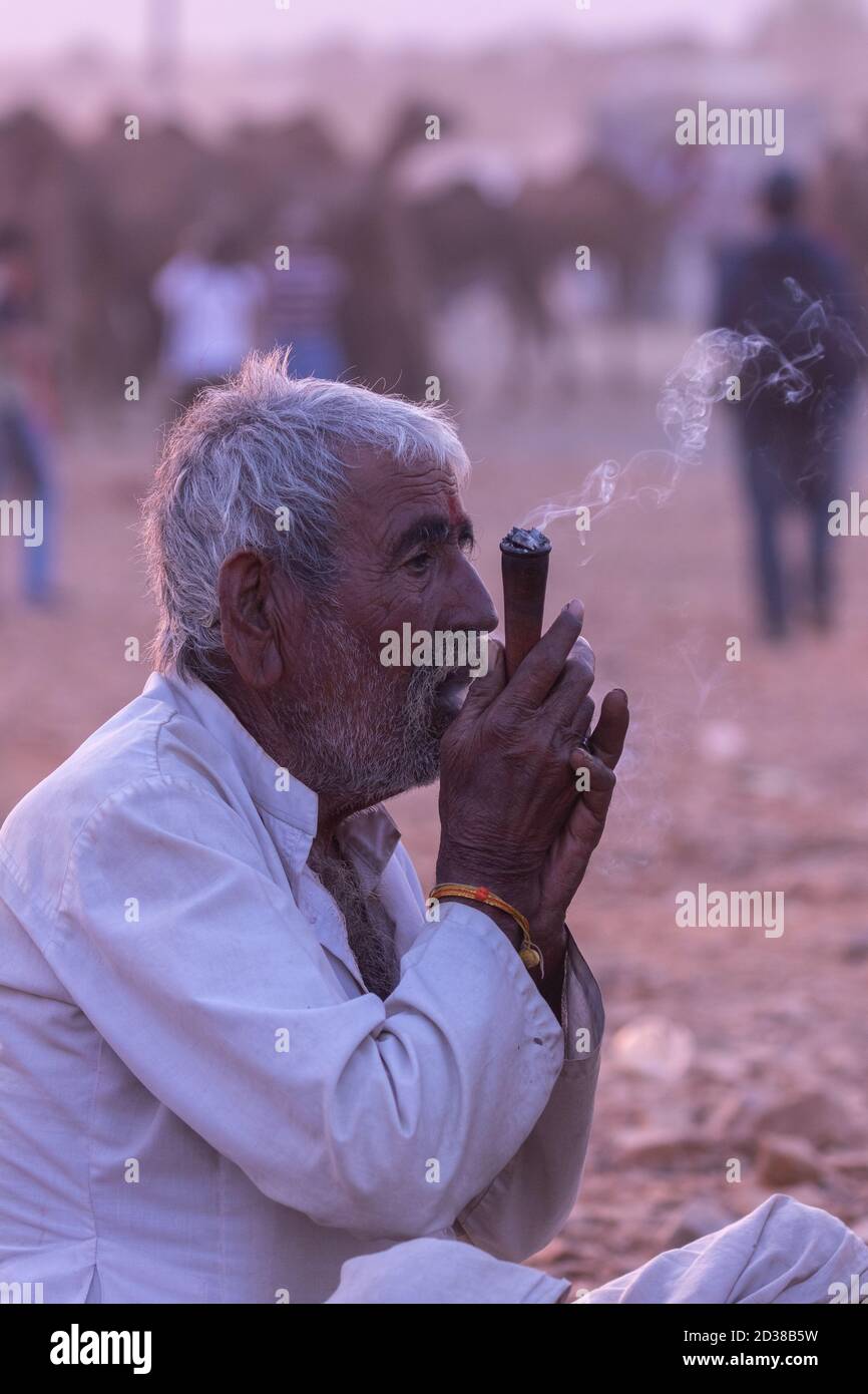 Chillum pipe hi-res stock photography and images - Alamy