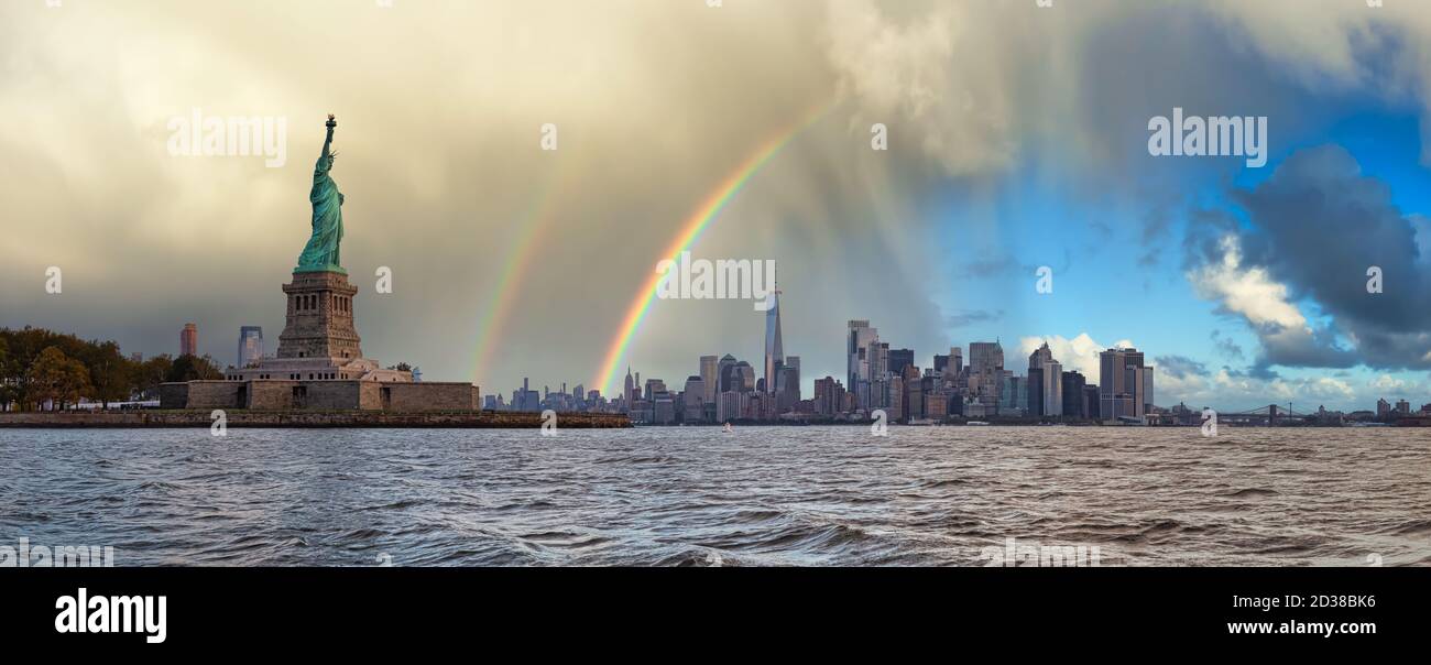 Panoramic view of the Statue of Liberty and Downtown Manhattan Stock ...