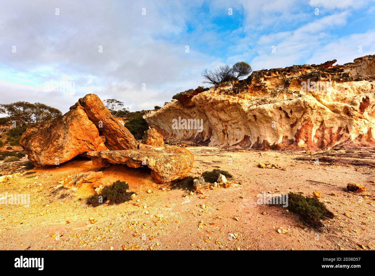 Outback rock formation hi-res stock photography and images - Alamy