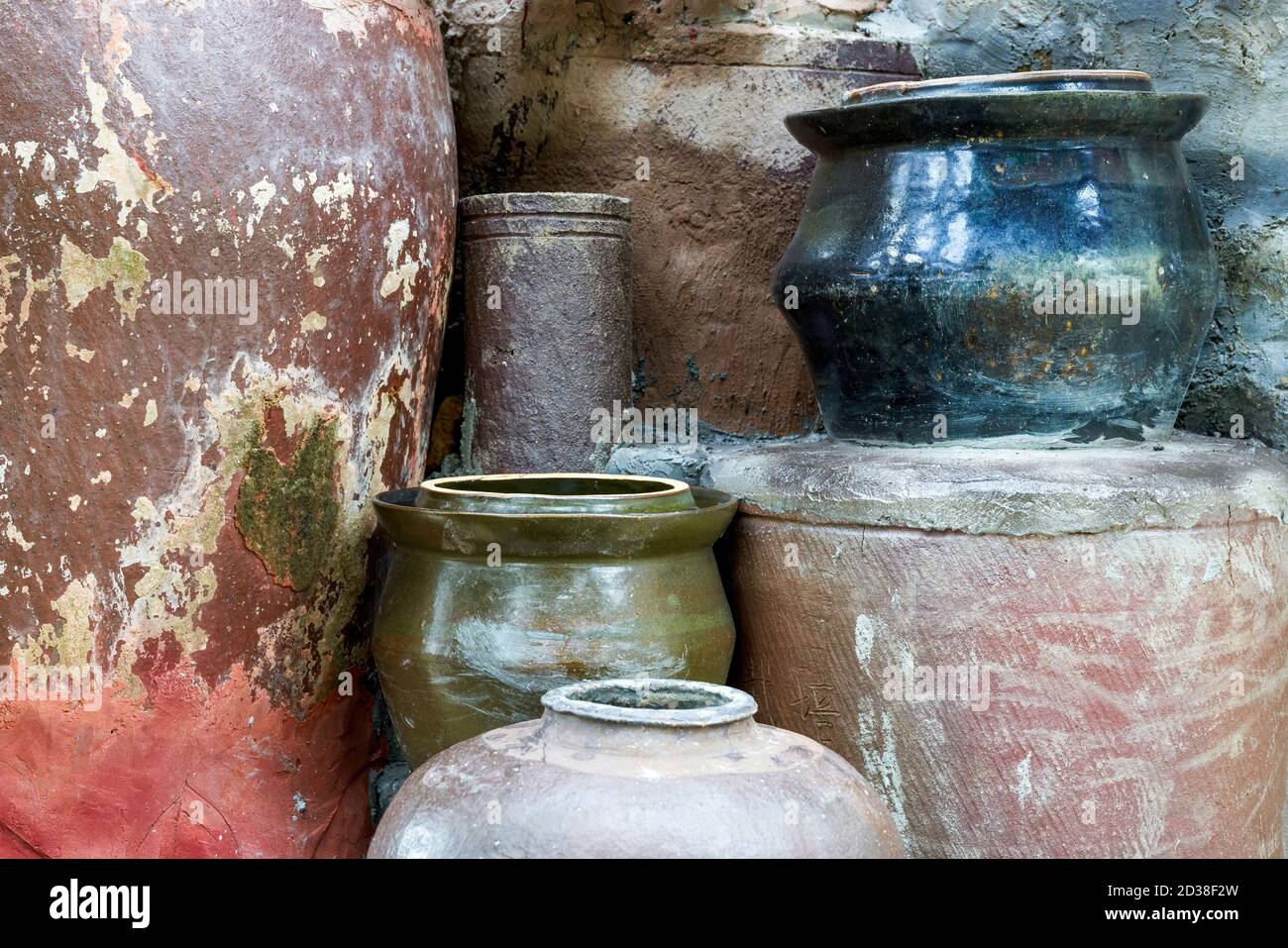 Chinese traditional earthenware jar close-up Stock Photo - Alamy