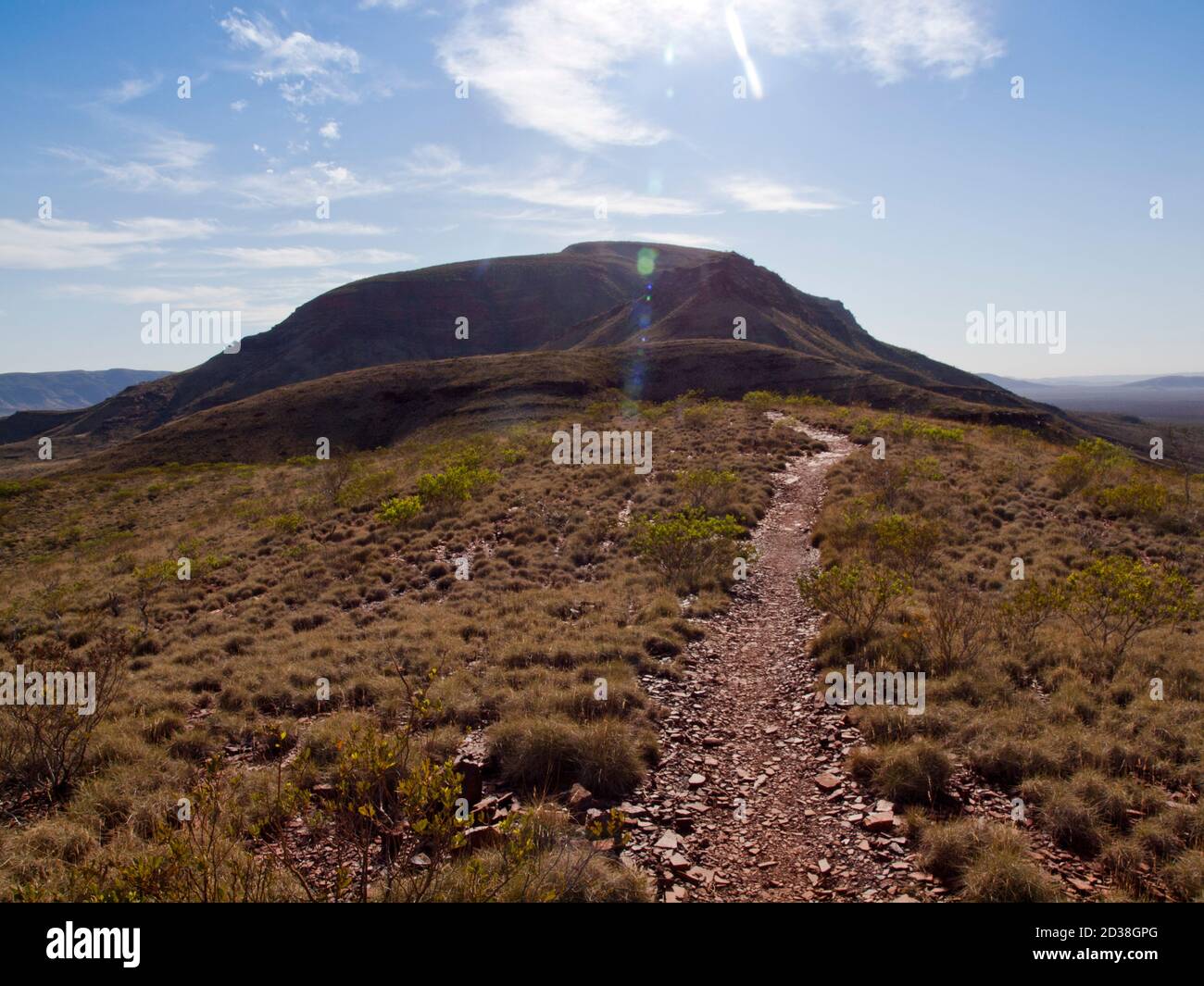 Walking track to the summit of Mt Bruce (Punurrunha), 1235m, Karijini ...